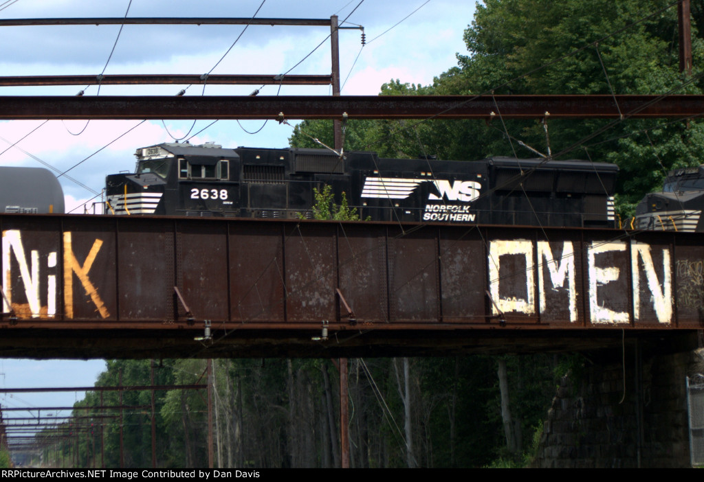NS SD70M 2638 trails on 14G
